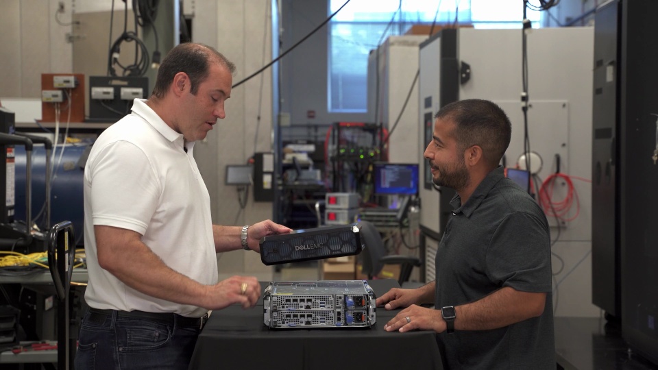 Unboxing Dell XR4000 | Videos | Dell Technologies Info Hub