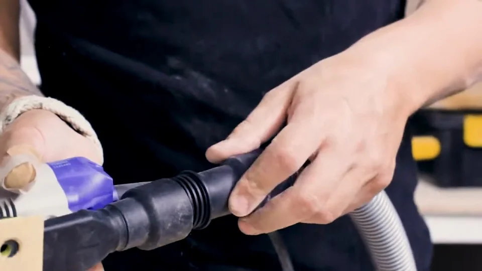 Side By Side Comparison: Sanding With and Without Dust Extraction | Uneeda