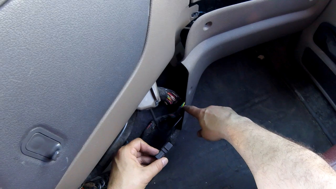 FMS - Freightliner Cascadia Pre-2016 - 2-Pin Engine Data Connection