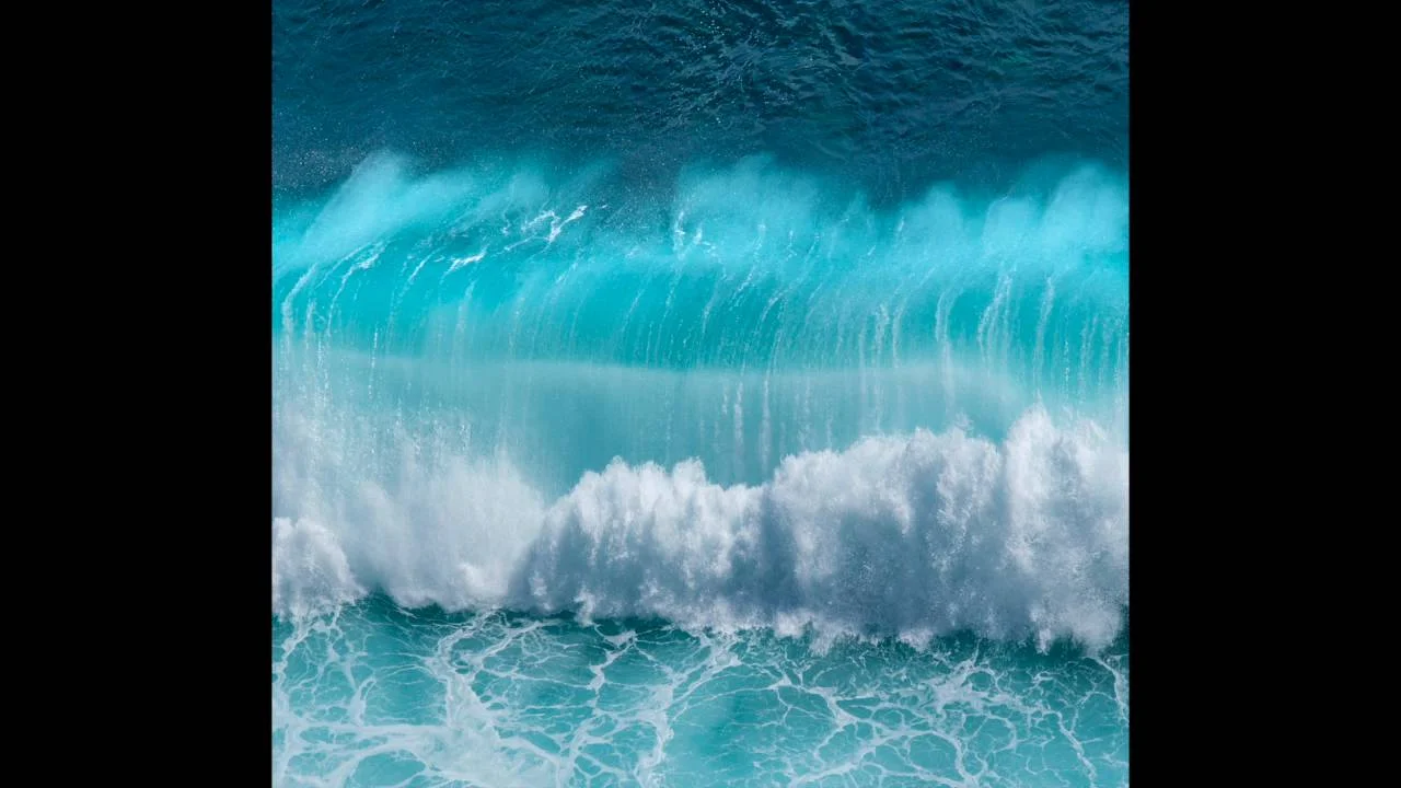 Ocean Waves Crashing