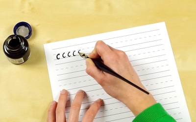 The Art of Calligraphy: Roundhand Script - The Curve Stroke