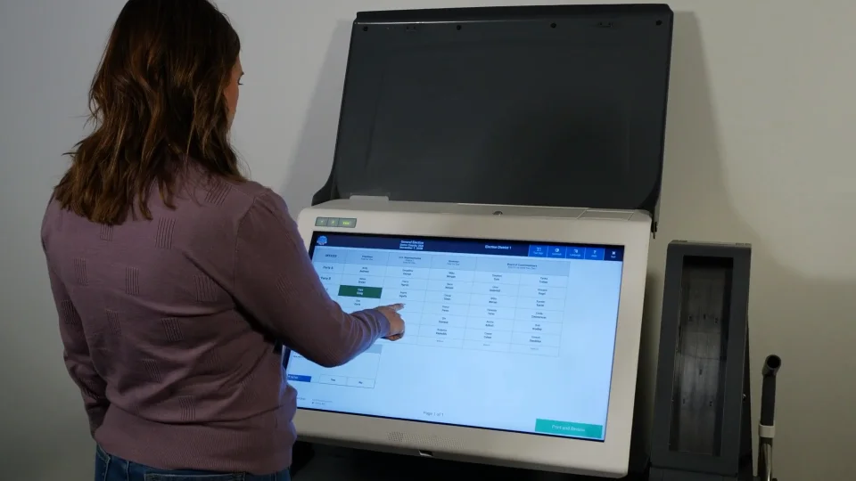 Video: ExpressVote XL How to Vote - Election Systems & Software