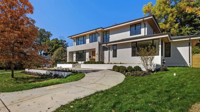 Midhill Model - Paramount Construction