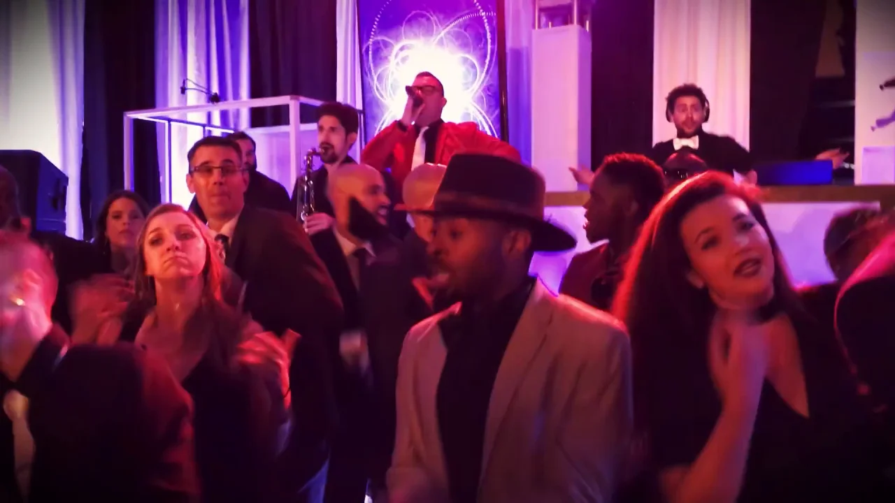 Hybrid band dj wedding | Honestweddingadvice.com