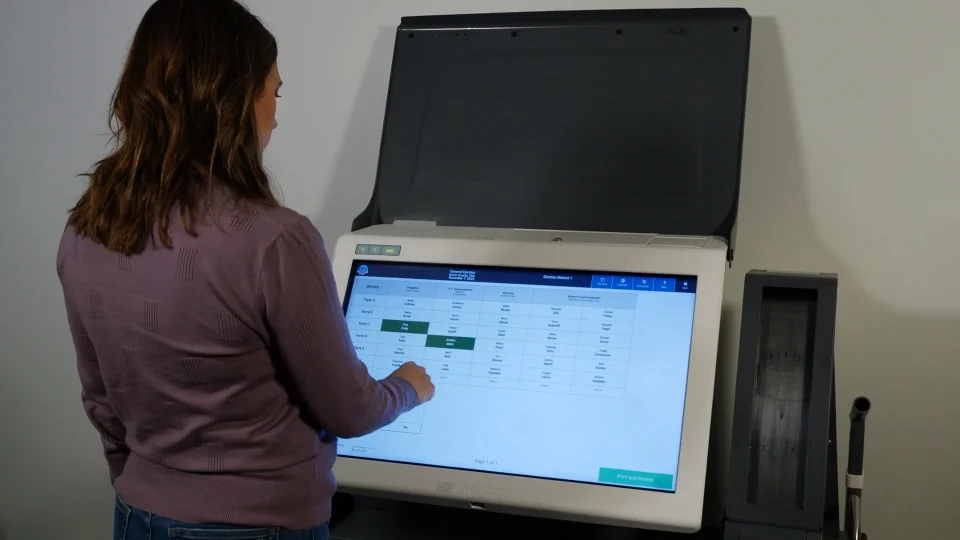 Video: ExpressVote XL How to Vote - Election Systems & Software