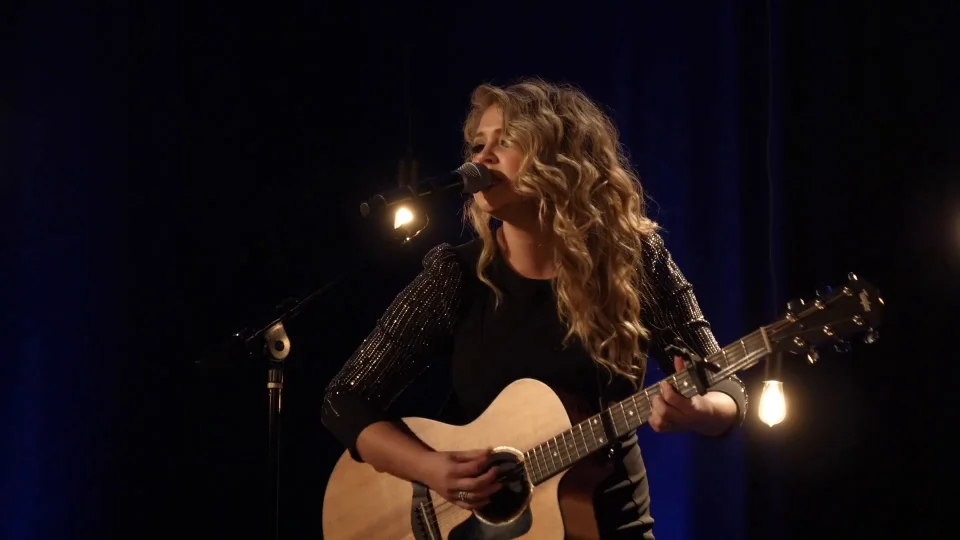 Laura – Guitar & Vocals – Kushner Entertainment